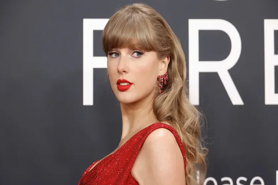 Taylor Swift Biography Career and Stardom..